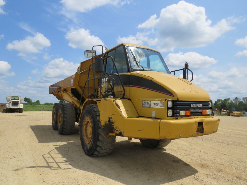 CATERPILLAR 725 750 - M & D Truck and Equipment Sales