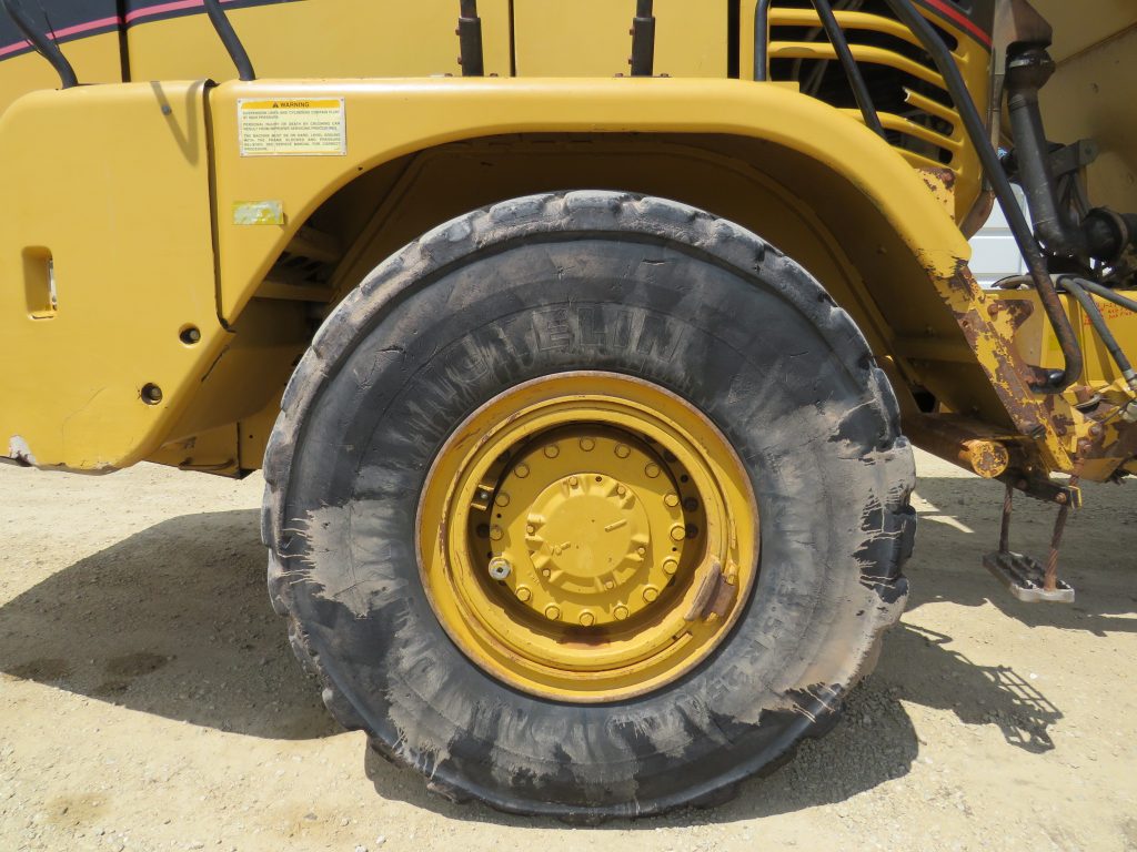 CATERPILLAR 725 750 - M & D Truck and Equipment Sales