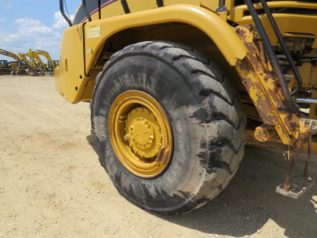 CATERPILLAR 725 750 - M & D Truck and Equipment Sales