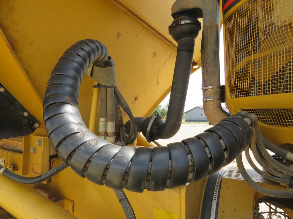 CATERPILLAR 725 750 - M & D Truck and Equipment Sales
